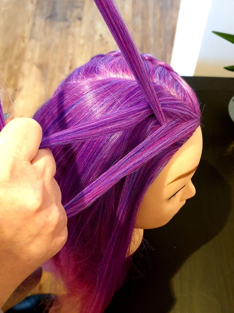 Oefenhoofd van Sassy Goods, eenvoudig leren vlechten voor kids