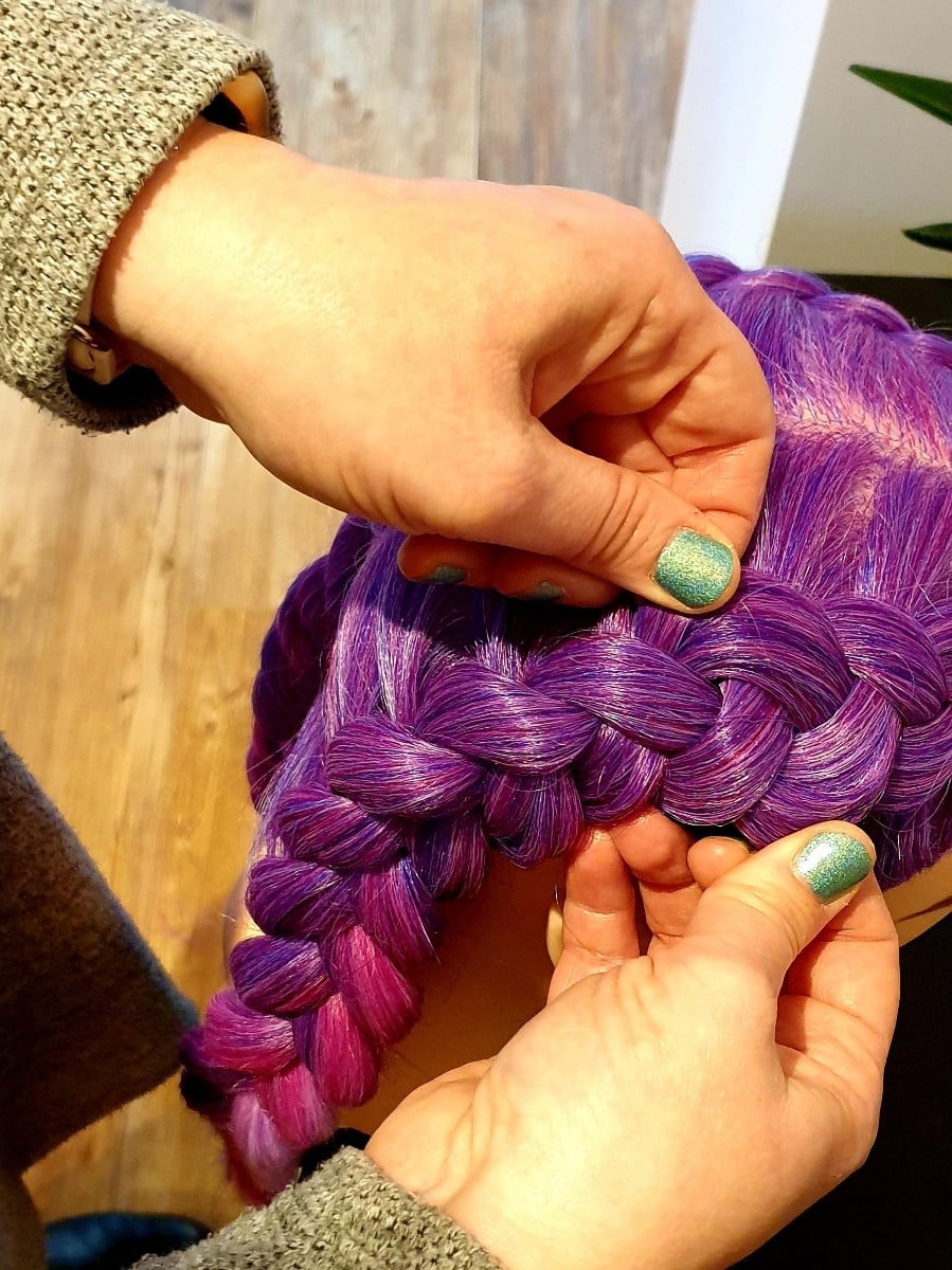 Oefenhoofd van Sassy Goods, eenvoudig leren vlechten voor kids