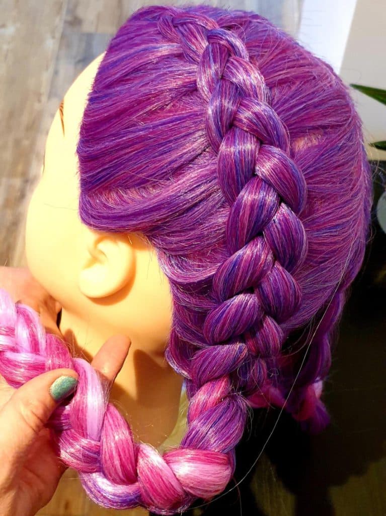 Oefenhoofd van Sassy Goods, eenvoudig leren vlechten voor kids