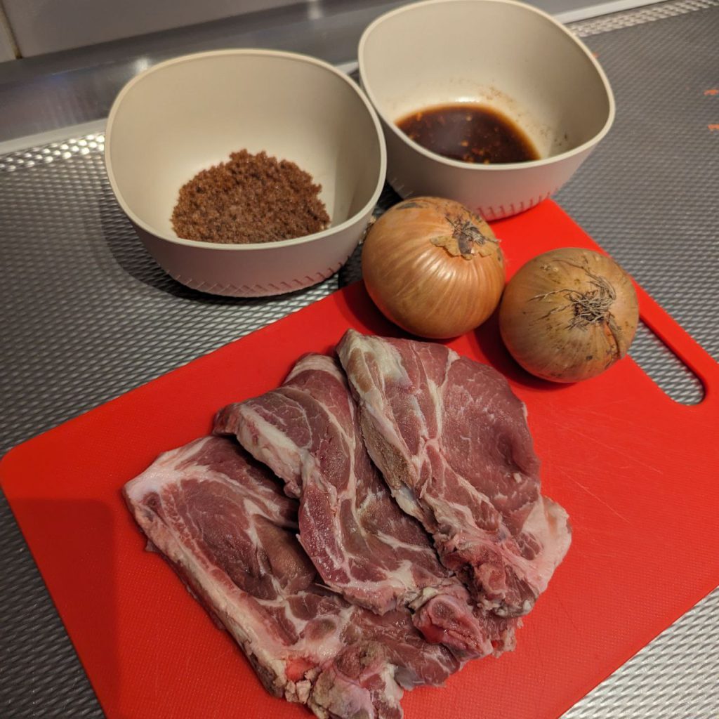 Pulled pork - Een lekker broodje vlees uit de slowcooker - MamaScrapelle