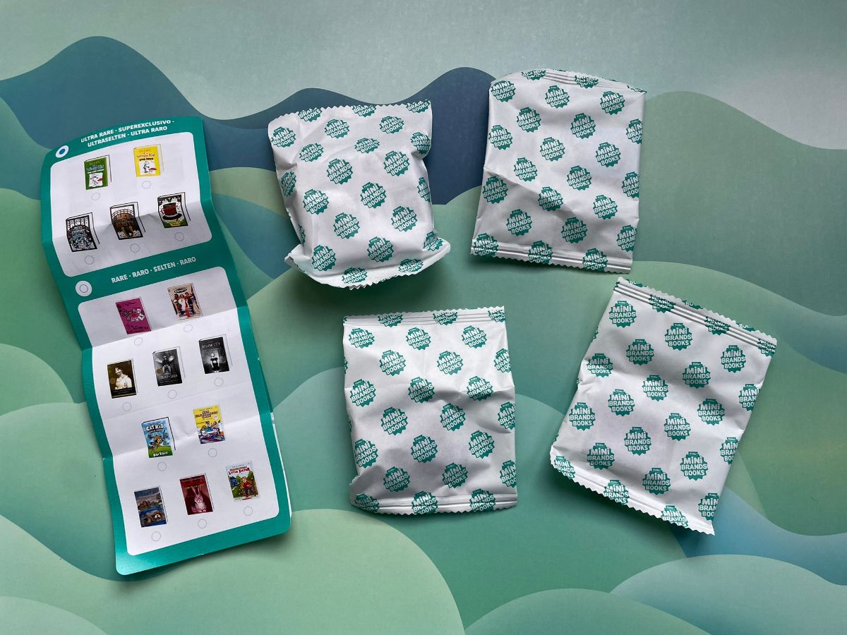 Mini Brands Books capsule - een bol met mini-boekjes - MamaScrapelle