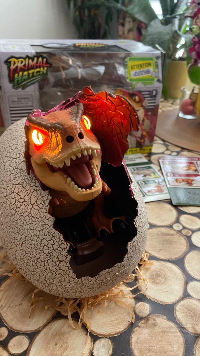 Jurassic World Primal Hatch review @ MamScrapelle